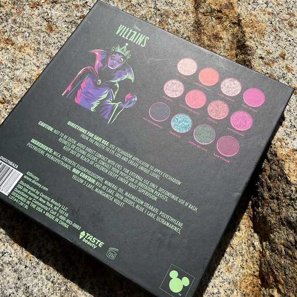 Disney | Makeup | Disney Villains Glow In The Dark Eyeshadow Palette ...
